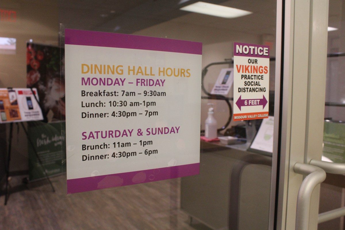 Short cafeteria hours draw complaints from students with busy schedules ...