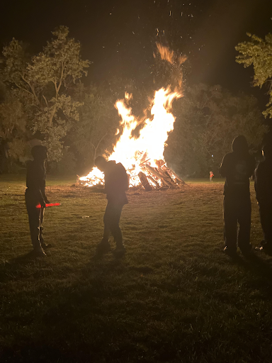Bonfire ignites Valley spirit – The Delta